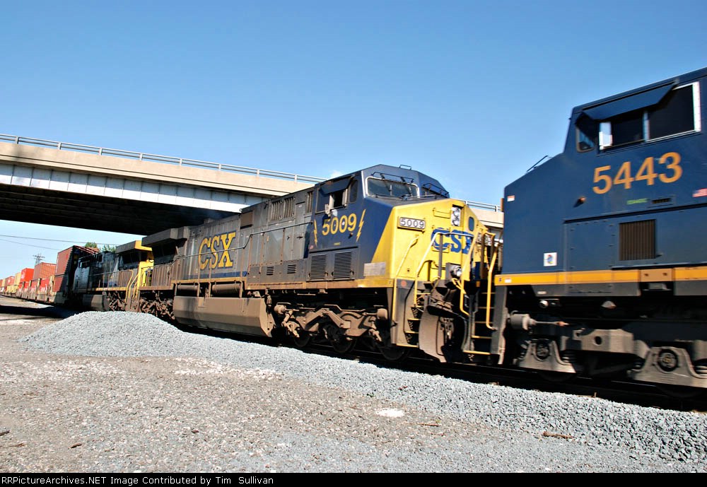 CSX 5009 and 644 under Broad St. bridge